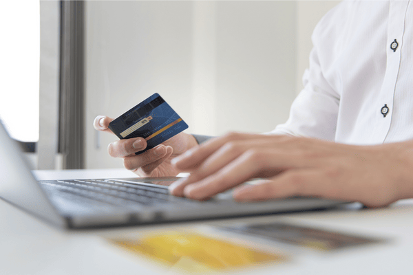 Cash vs. Credit Card: Pros and Cons of Going Cashless