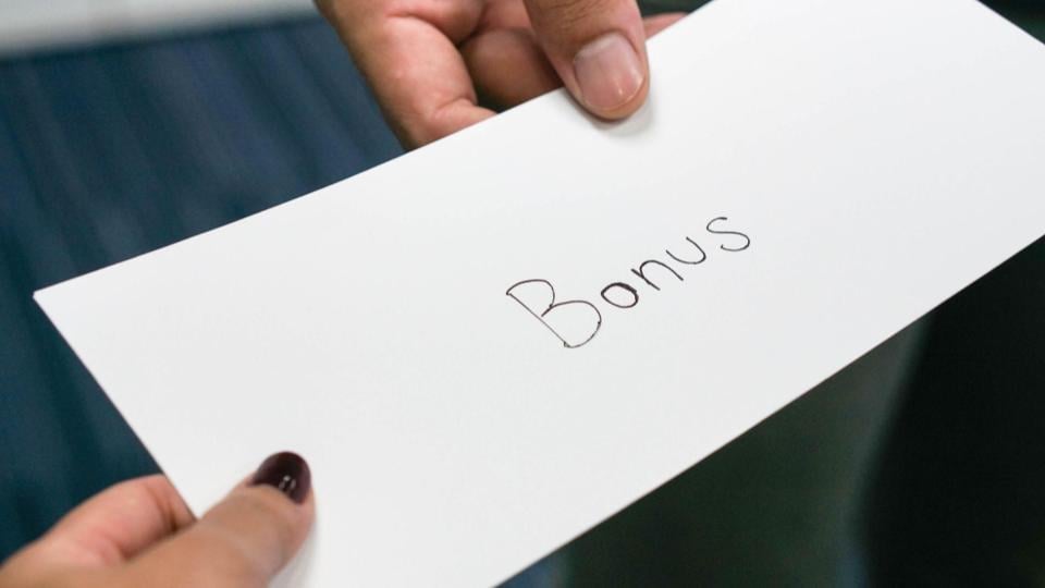 Civil Service Year-End Bonus – Breakdown Over 11 Years (2010–2021 ...